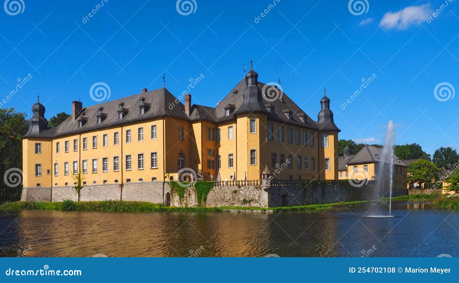 Schloss Dyck Beautiful German Water Castle in Juechen Editorial Stock ...
