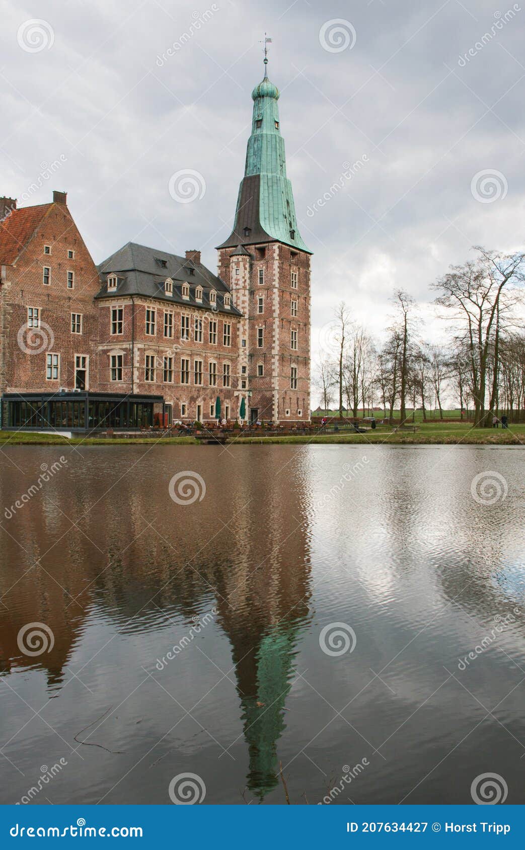 Picturesque Castle Raesfeld Reflecting in Pond Stock Image - Image of ...