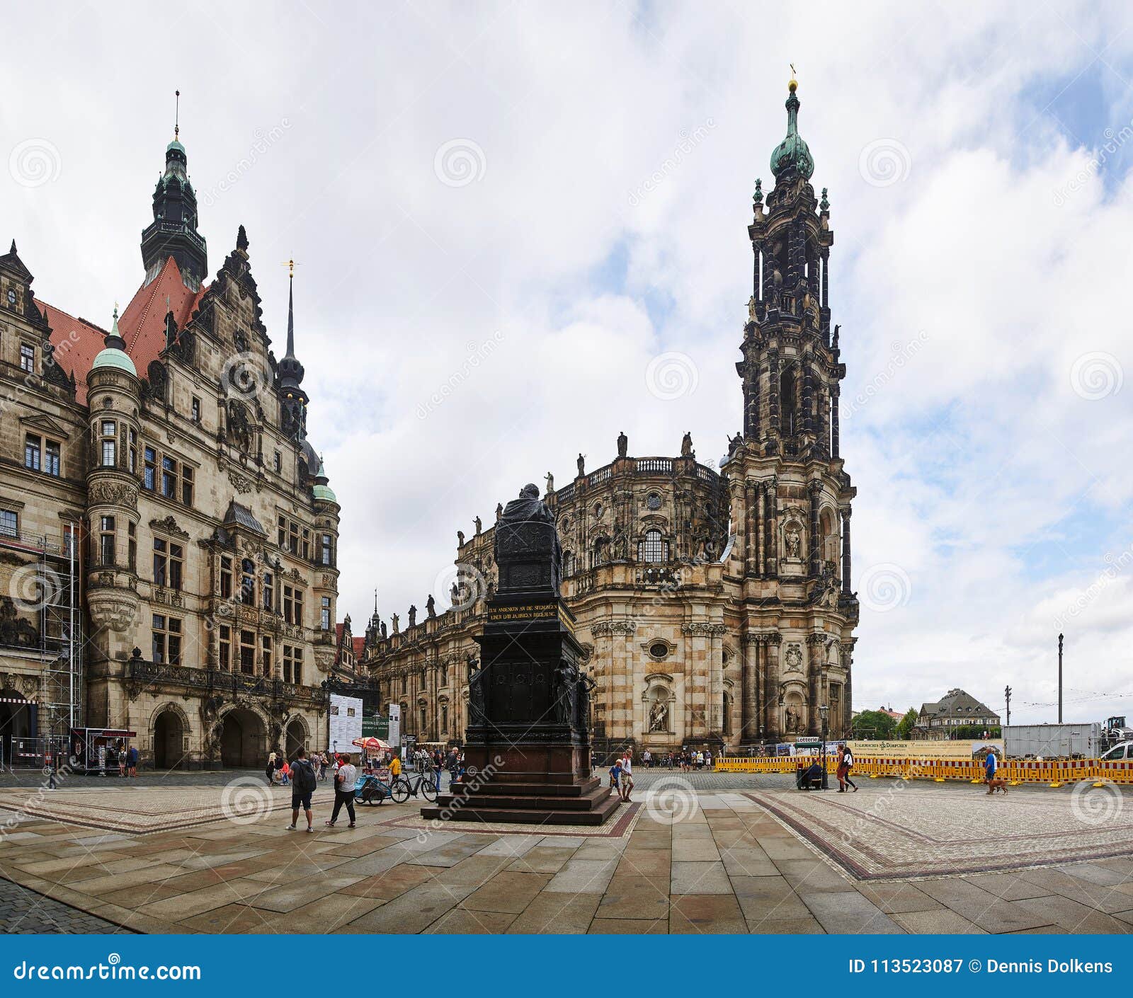 Schlossplatz, Piazza a Dresda, Germania Fotografia Editoriale ...