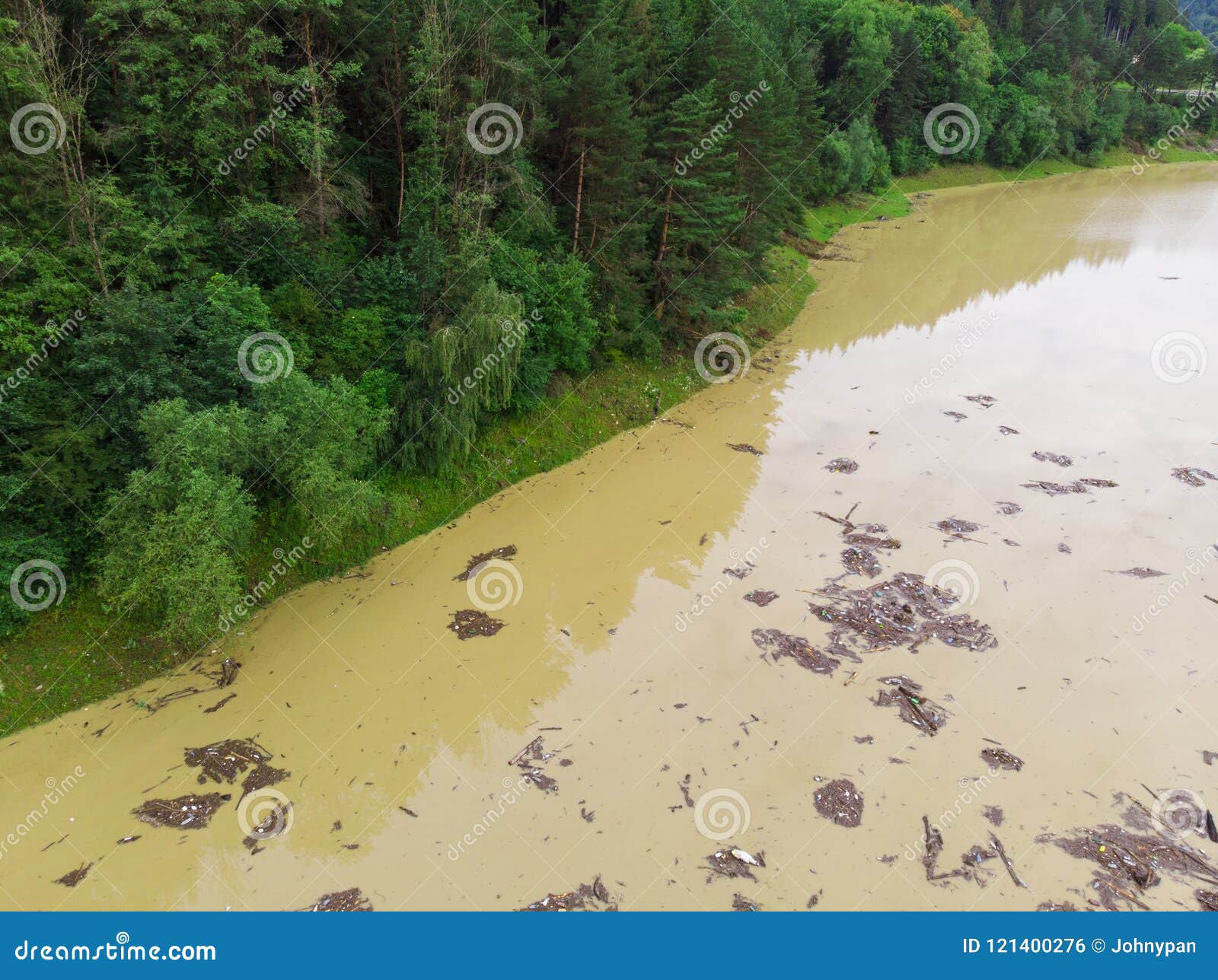 Schmutziges Seewasser Nach Der Flut Stockfoto - Bild von hintergrund ...