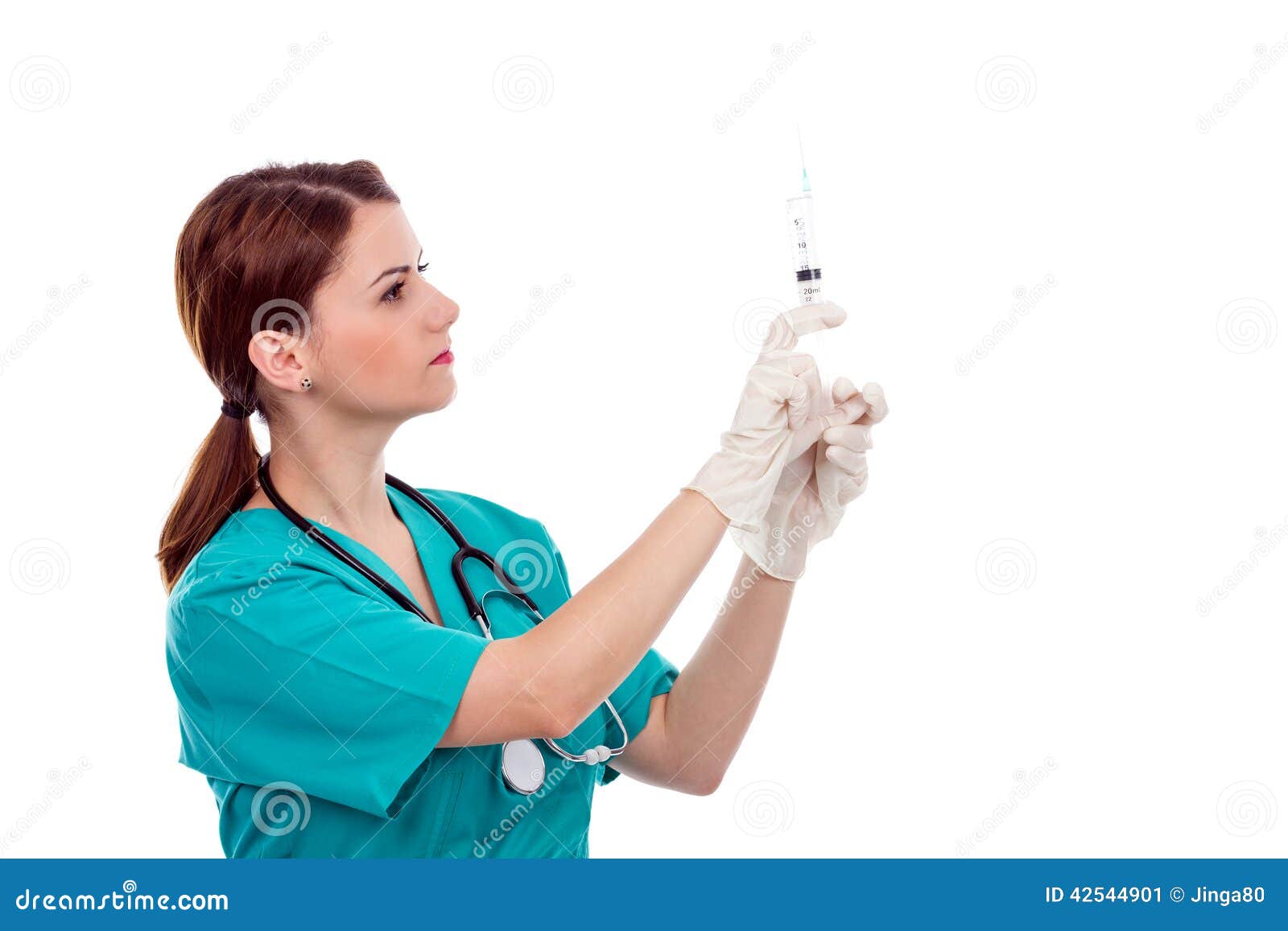 Schöne Ärztin, Die Spritze Vorbereitet Stockfoto - Bild: 42544901