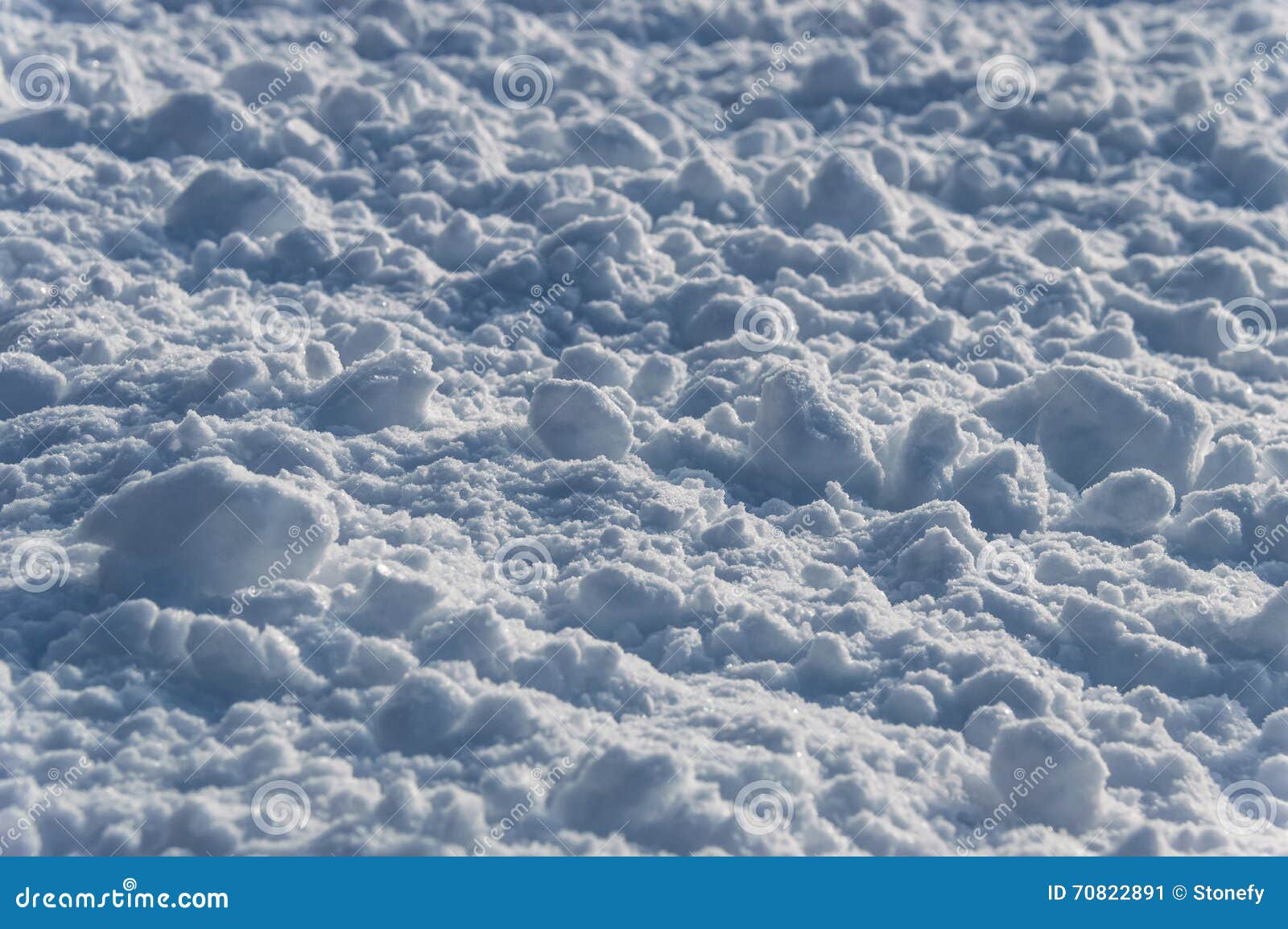 Schnee auf dem Boden stockbild. Bild von landschaft, kristalle - 70822891