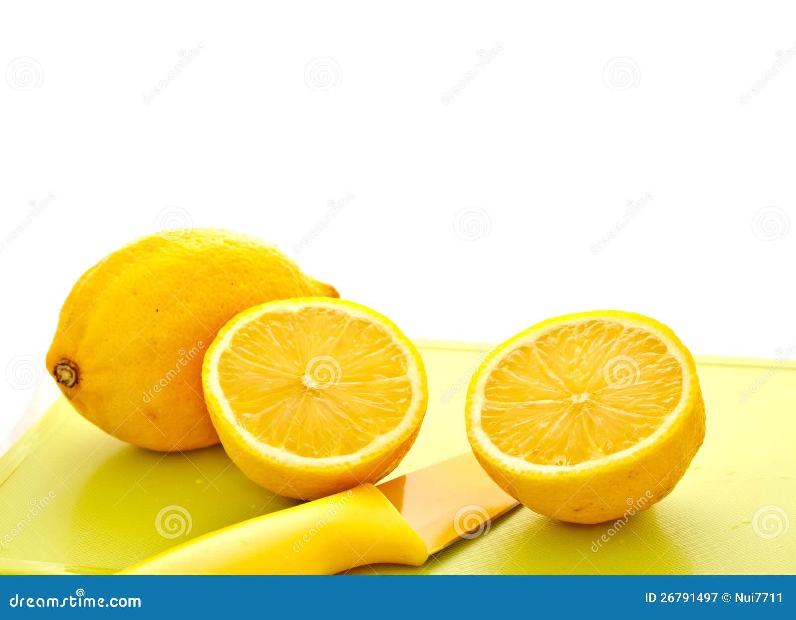 Schneiden Sie Zitrone Mit Messer 2 Stockbild - Bild von bunt, kochen ...