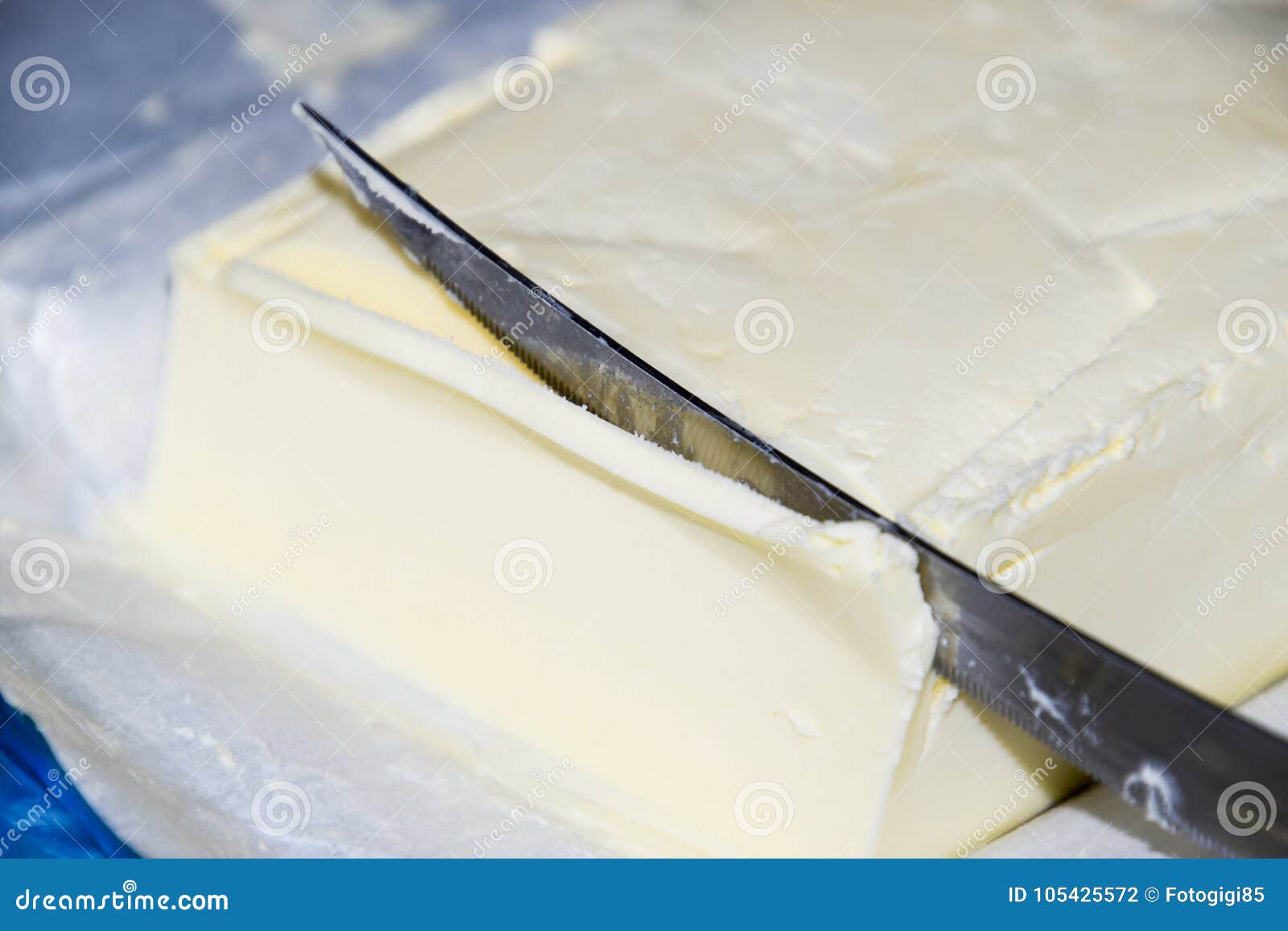 Schnitt Eines Buttermessers Butter Und Messer Stockfoto - Bild von diät ...