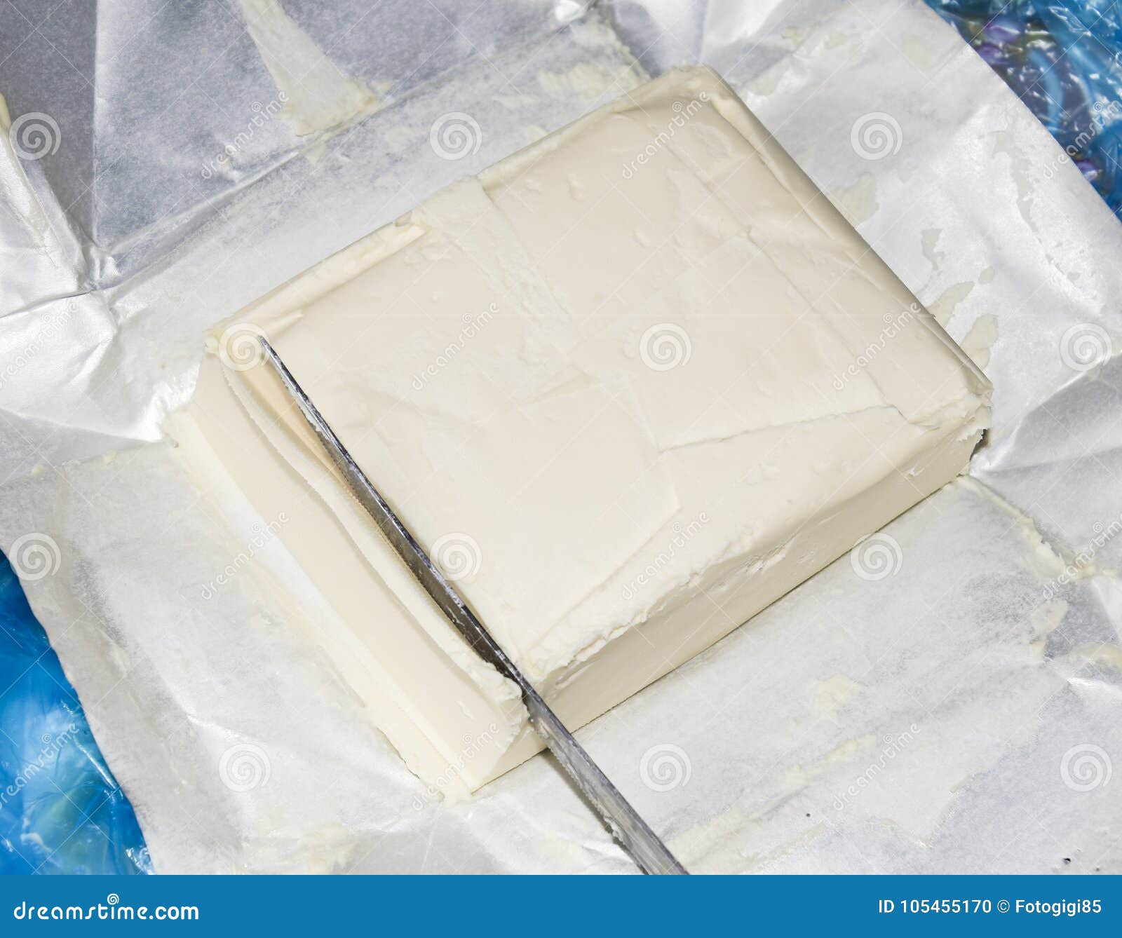 Schnitt Eines Buttermessers Butter Und Messer Stockfoto - Bild von ...