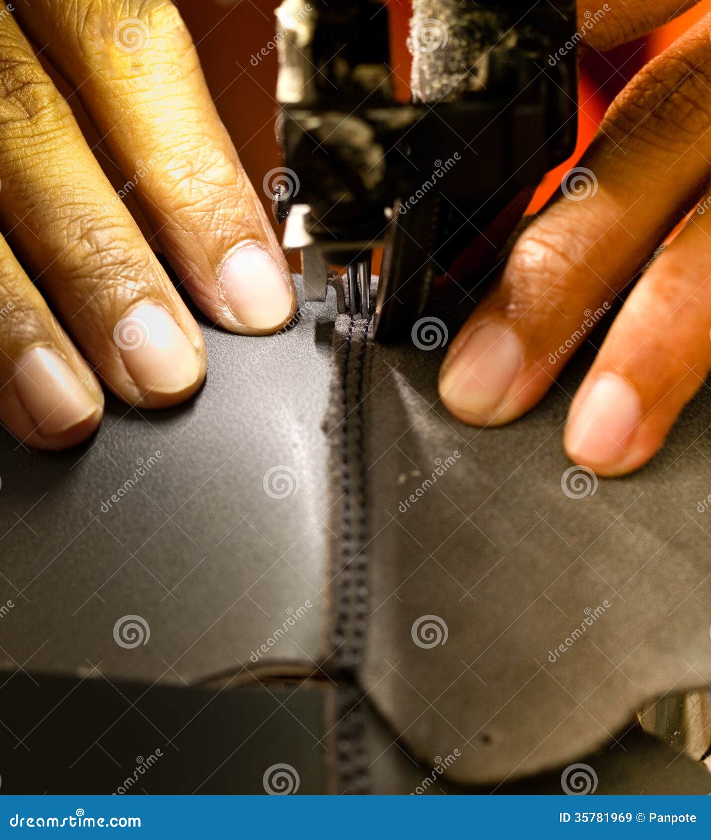 Schoeisel Het Stikken Proces Stock Afbeelding - Image of naai ...