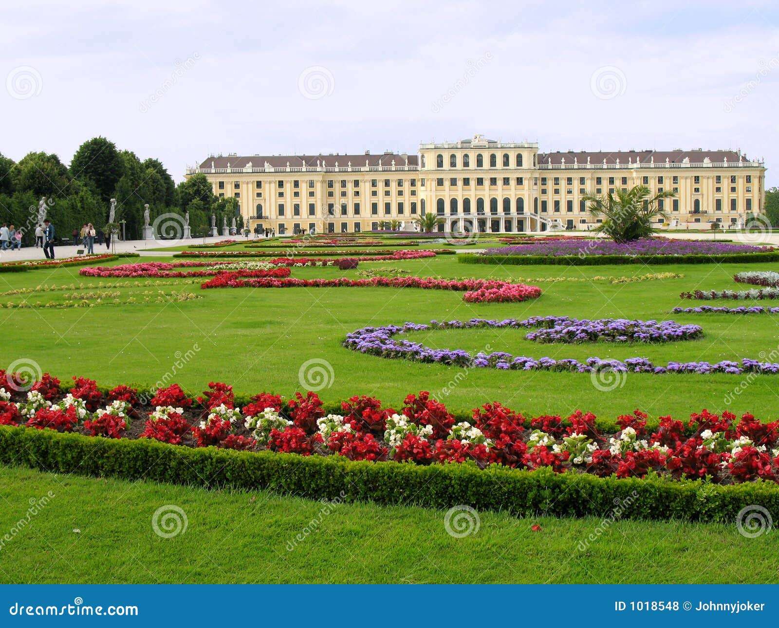 Schoenbrunn, Vienna editorial stock photo. Image of green - 1018548