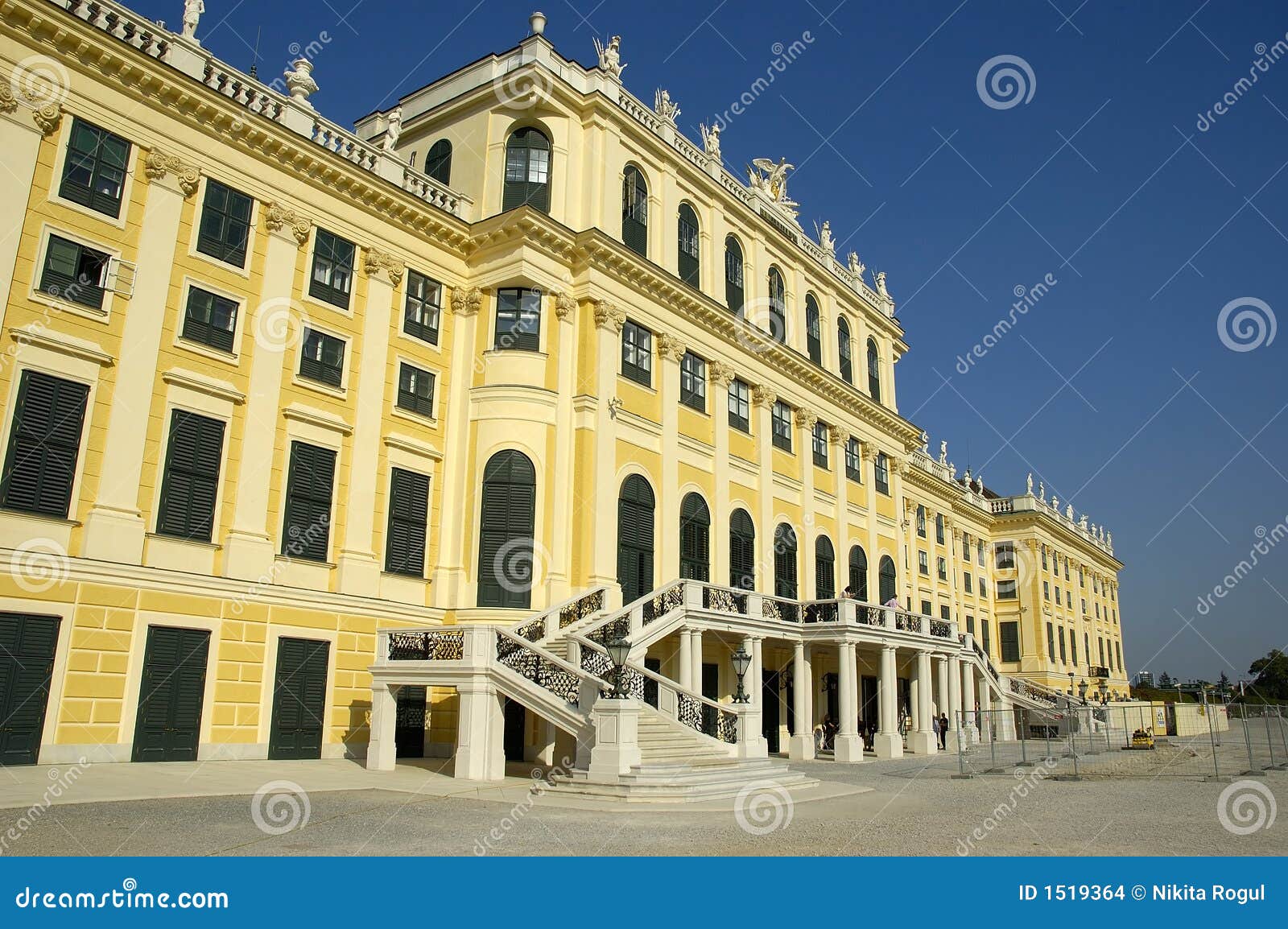 Schonbrun palace editorial stock image. Image of gate - 1519364