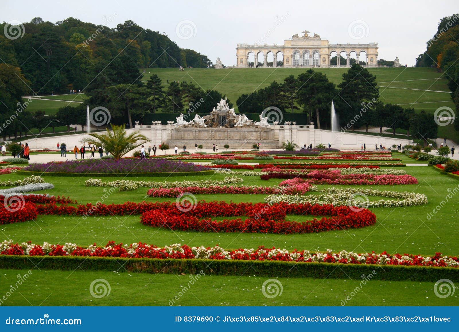 Schonbrunn palace garden editorial image. Image of culture - 8379690