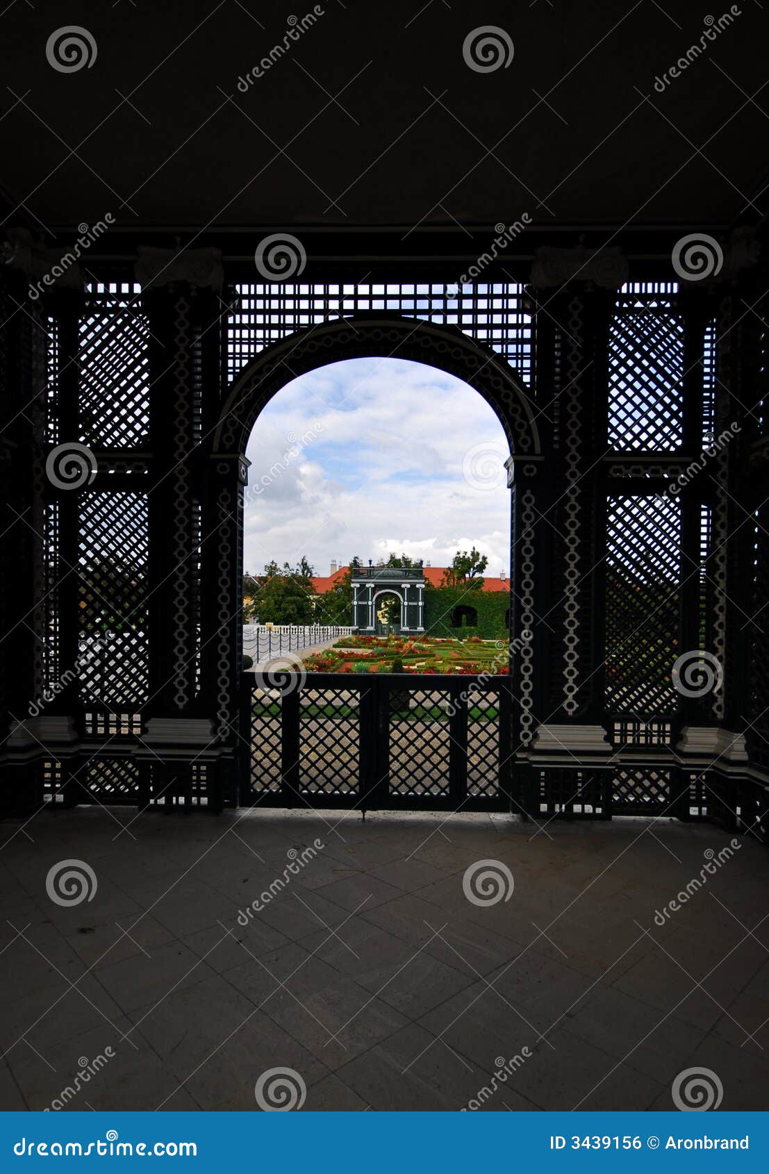 Schonbrunn Palace Gardens, Vienna, Austria Editorial Photo - Image of ...