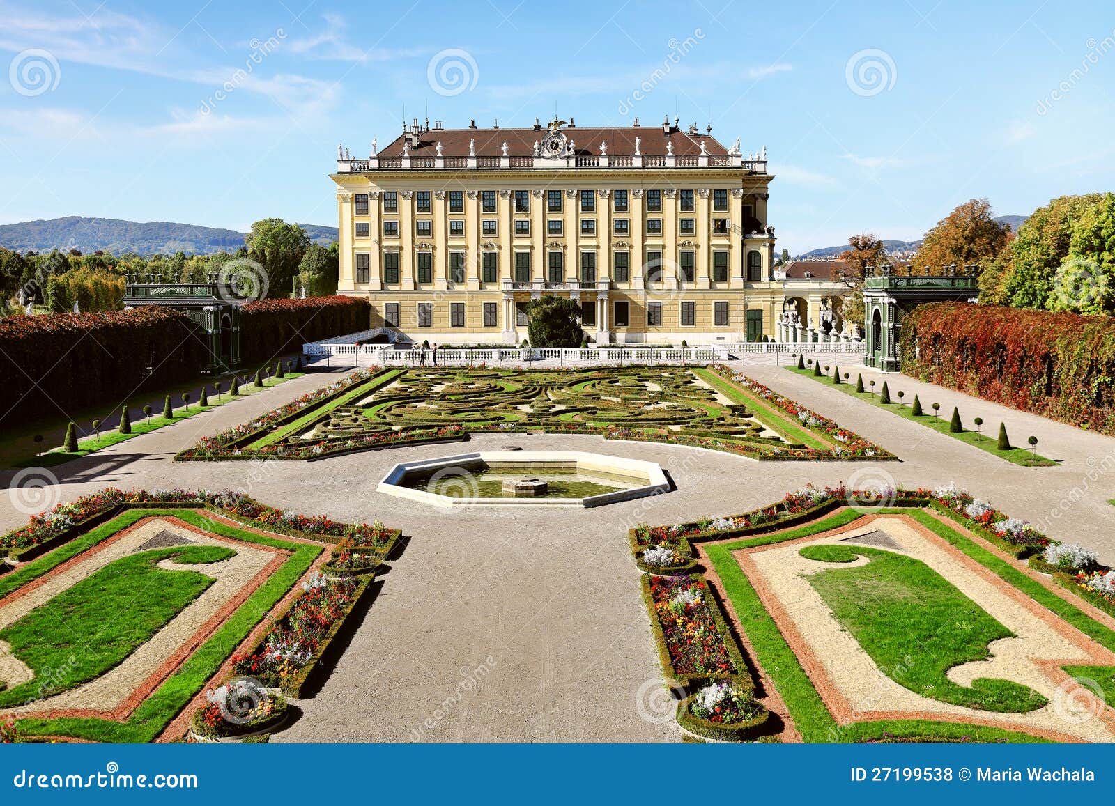 Schonbrunn Palace in Vienna, Austria Editorial Stock Photo - Image of ...