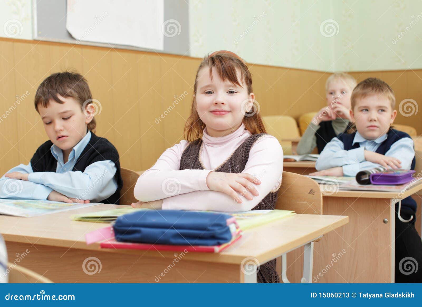 Schoolkind in een klasse stock afbeelding. Image of toevallig - 15060213