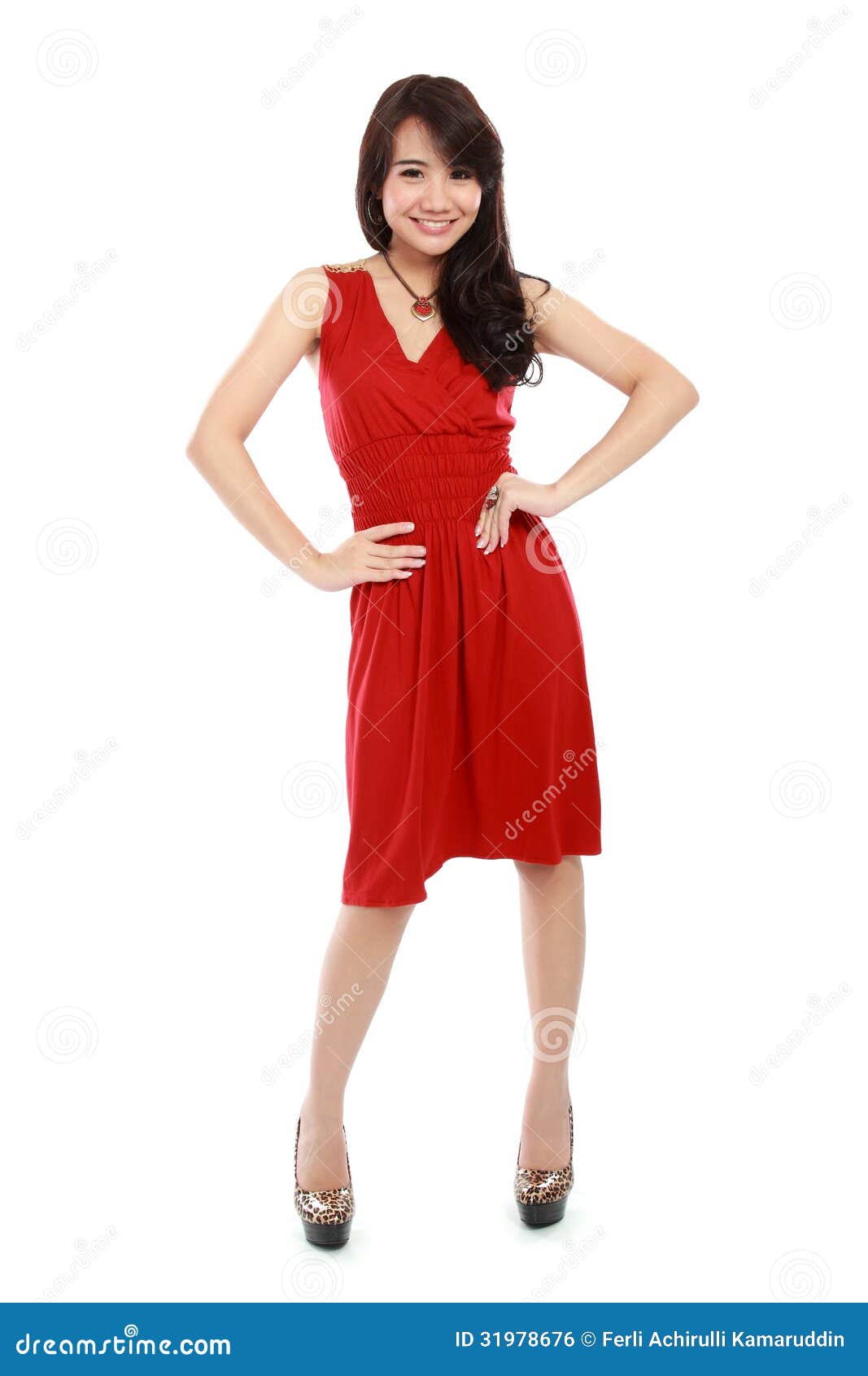 Schoonheidsdame Die in Actie Rode Kleding Dragen Stock Foto - Image of ...