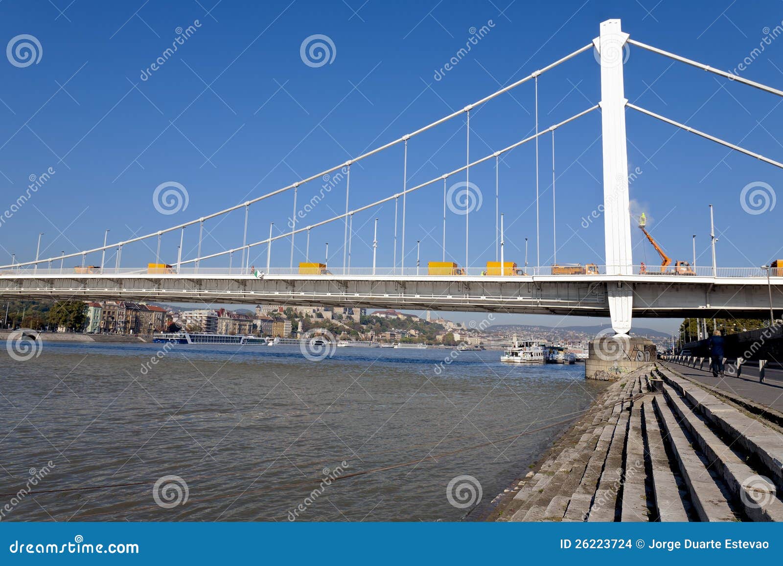 Schoonmakende Elizabeth Bridge in Boedapest Stock Foto - Image of ...