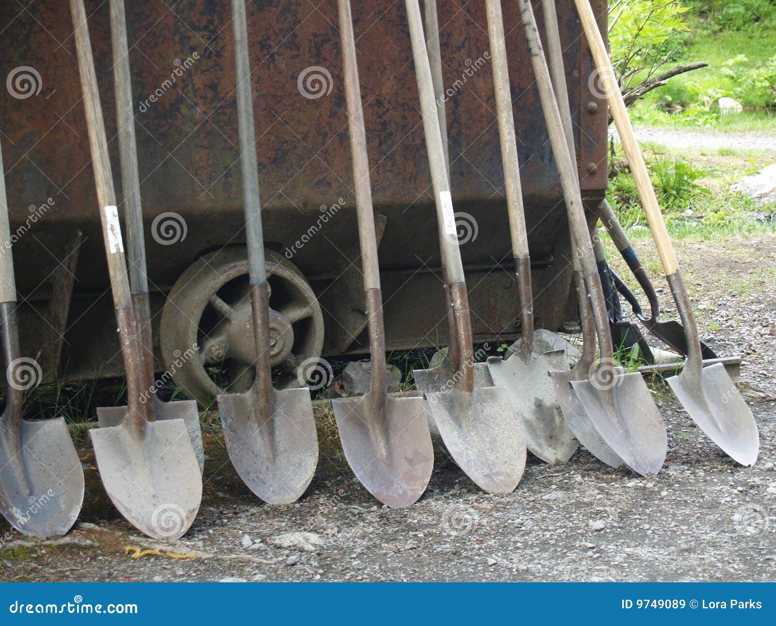 Schoppen stock afbeelding. Image of hulpmiddel, schoppen - 9749089