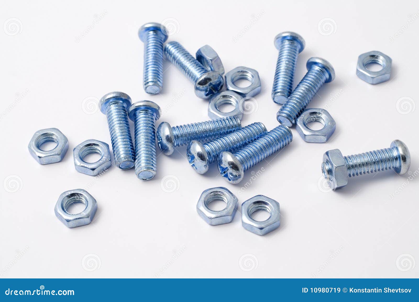 Schrauben und Muttern stockbild. Bild von metall, bild - 10980719