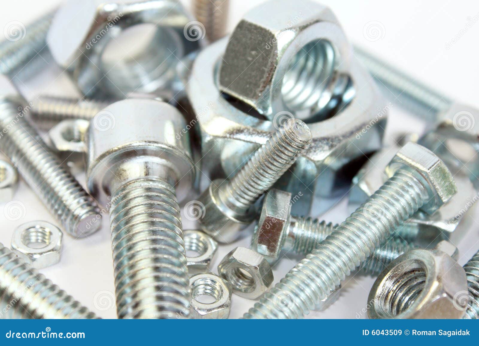 Schrauben und Muttern stockbild. Bild von metall, eisen - 6043509