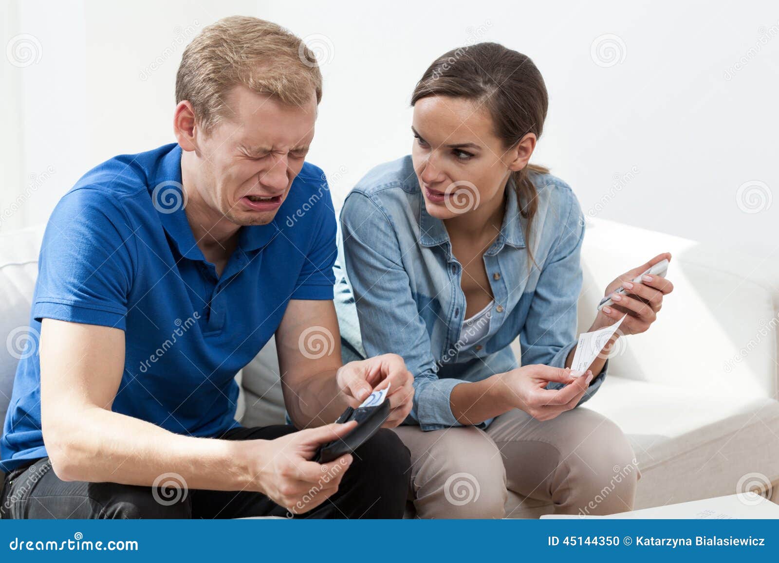 Schreiender Mann ohne Geld stockfoto. Bild von überprüfung - 45144350