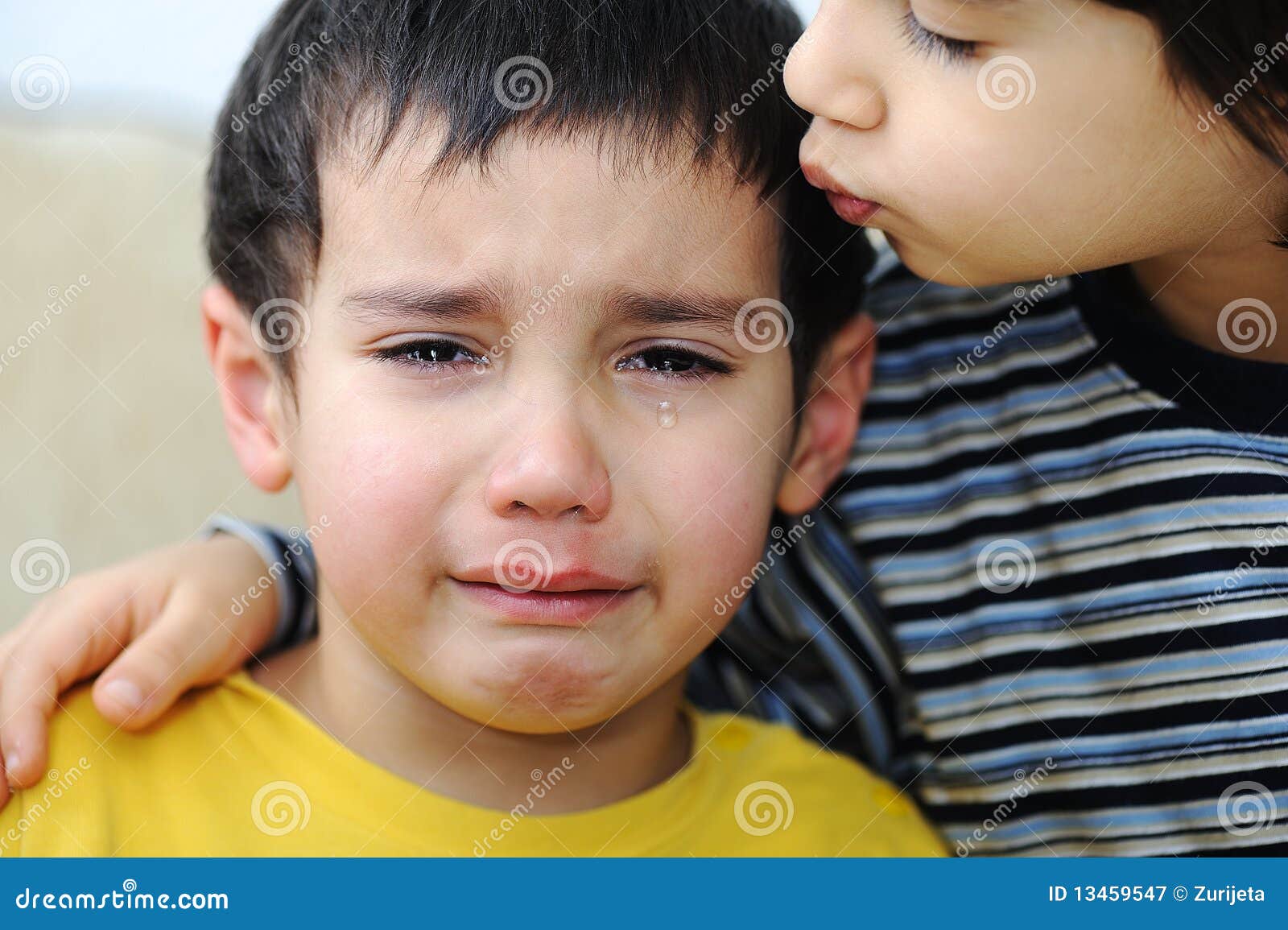 Schreiendes Kind, Emotionale Szene Stockbild - Bild von gefühl ...