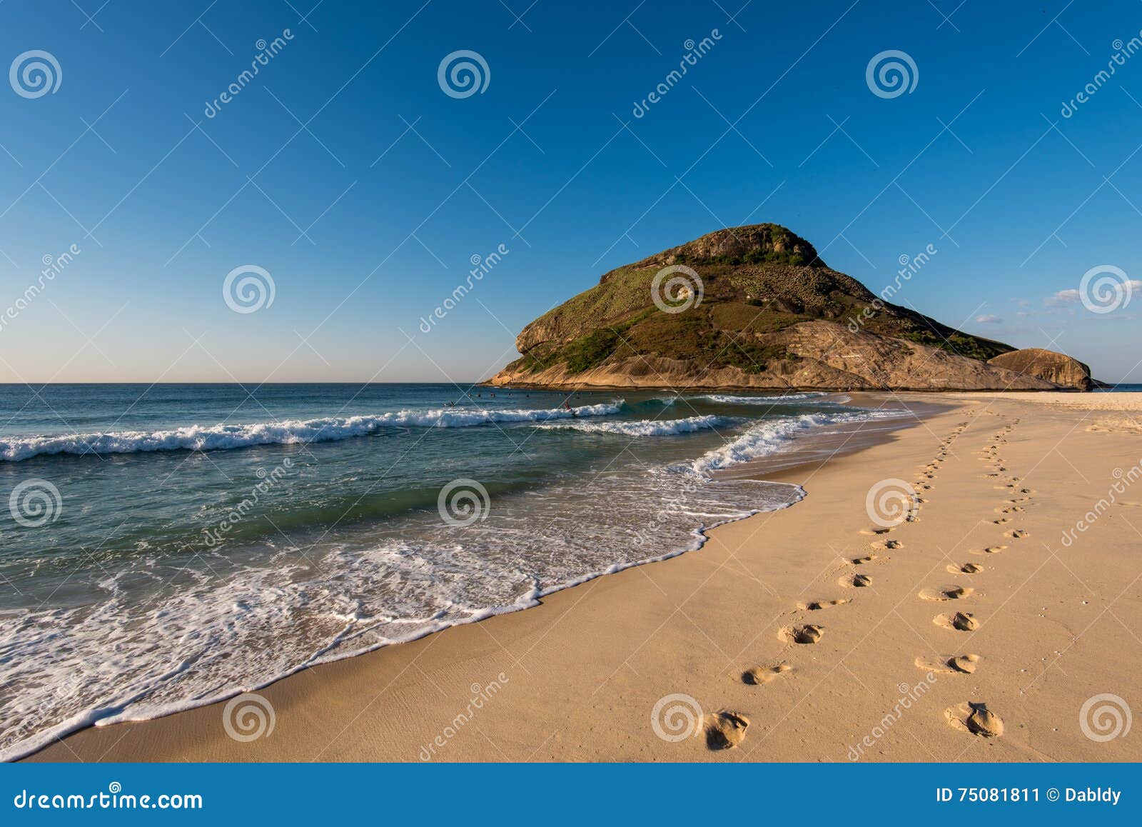 Schritte im Strand stockbild. Bild von nave, szenisch - 75081811