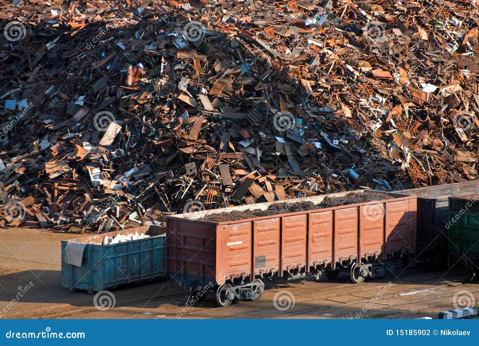 Schroot stock foto. Image of vuil, huisvuil, gestapeld - 15185902