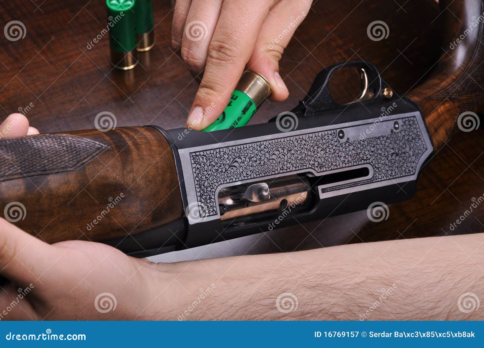 Schrotflinte stockbild. Bild von explosiv, ballistisch - 16769157