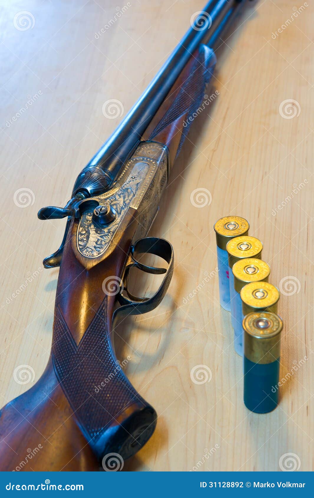 Schrotflinte stockfoto. Bild von rogen, rotwild, isoliert - 31128892