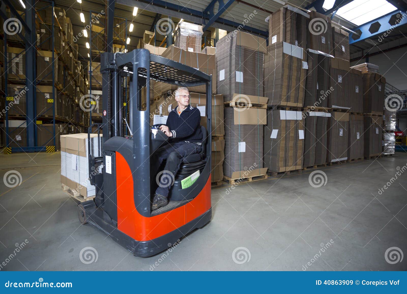 Schubmaststapler stockbild. Bild von reichweite, verteilen - 40863909