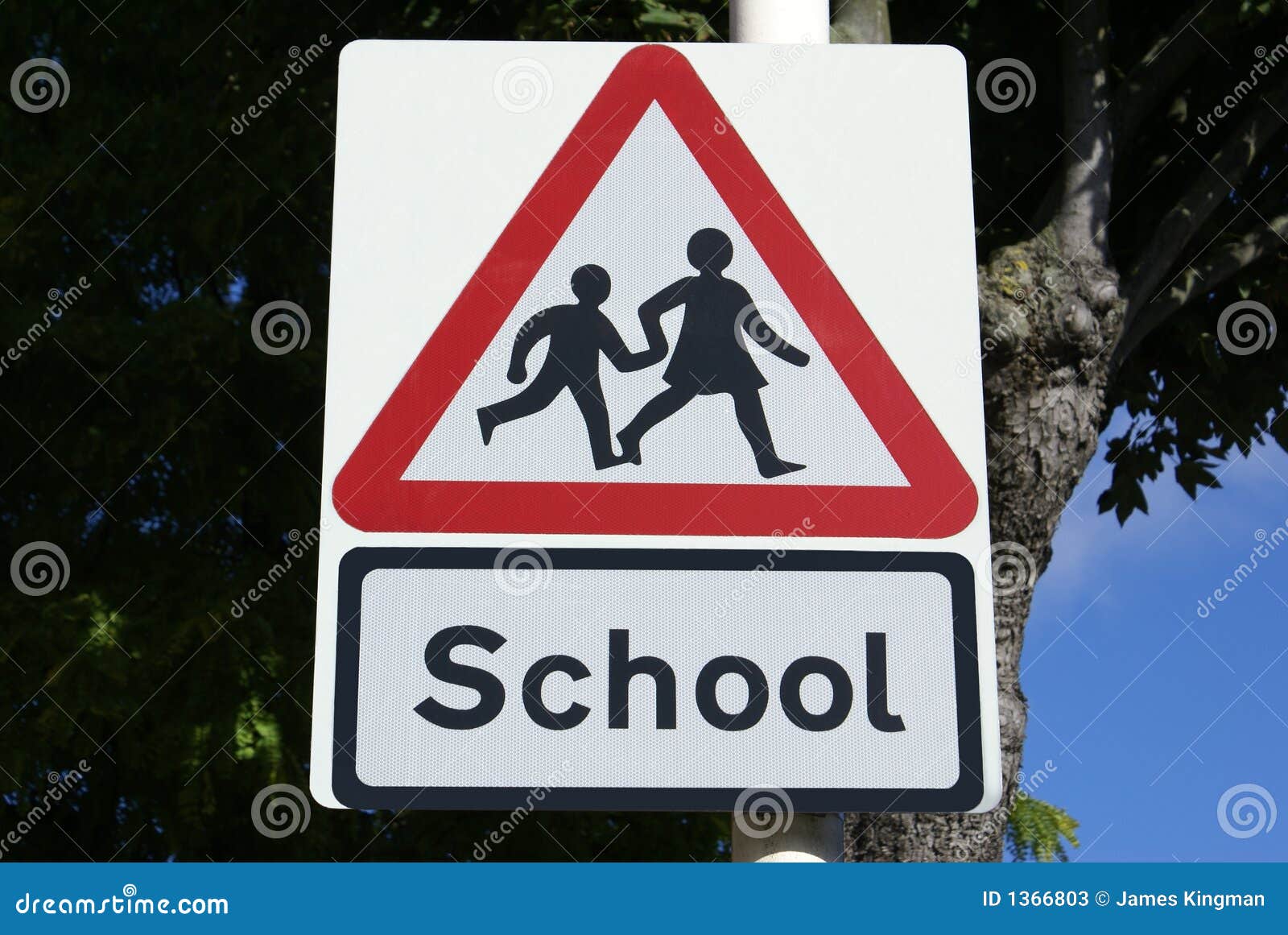 Schule-Zeichen stockbild. Bild von kinder, mitteilung - 1366803