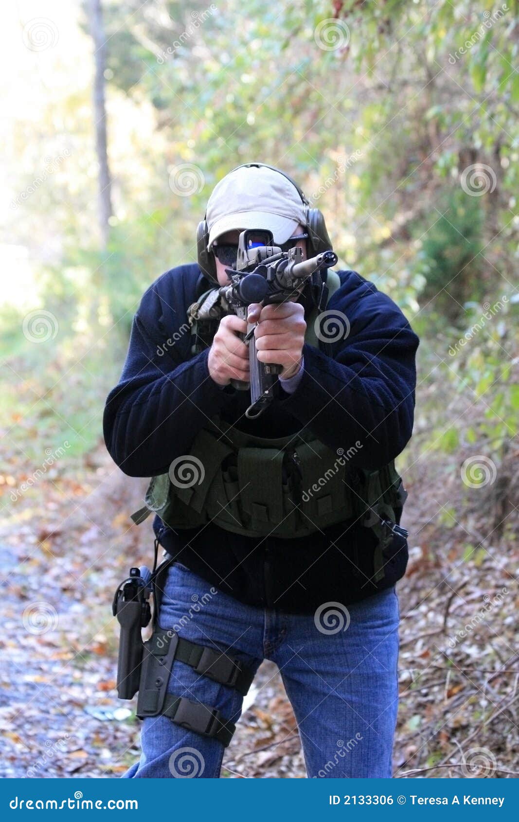 Schutter stock foto. Image of bewapend, geladen, modern - 2133306