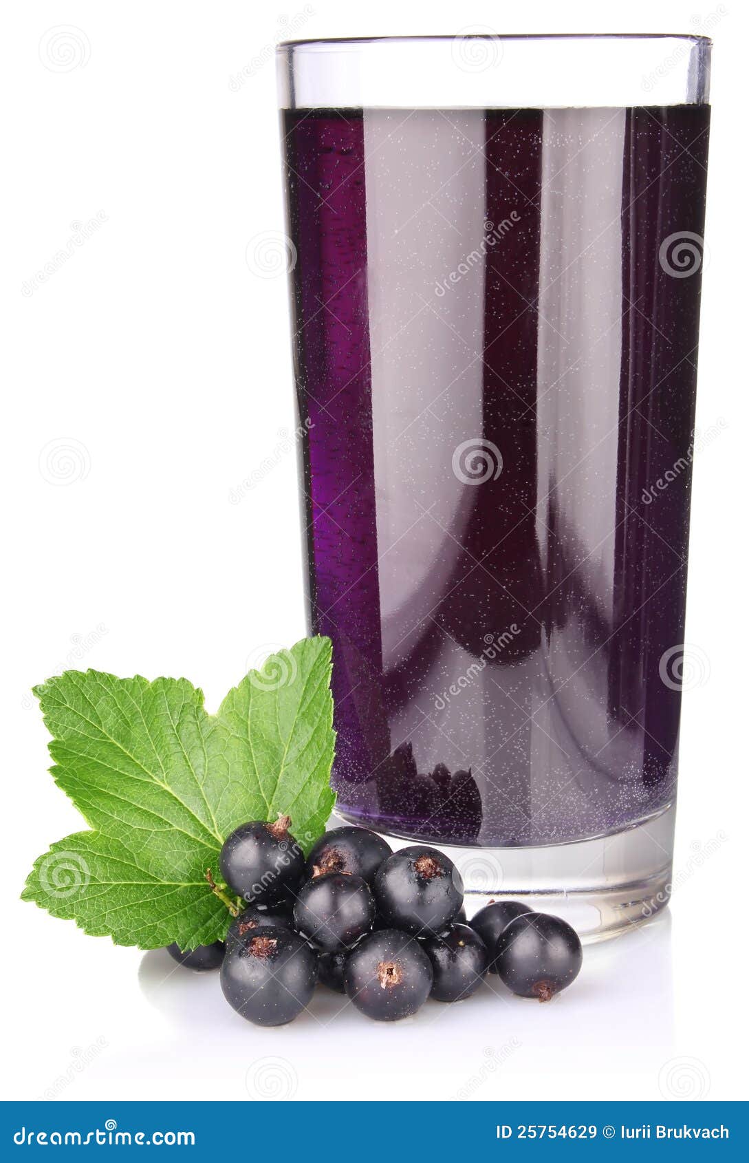 Schwarze Johannisbeere Mit Saft Und Grünem Blatt Stockbild - Bild von essen, saftig: 25754629