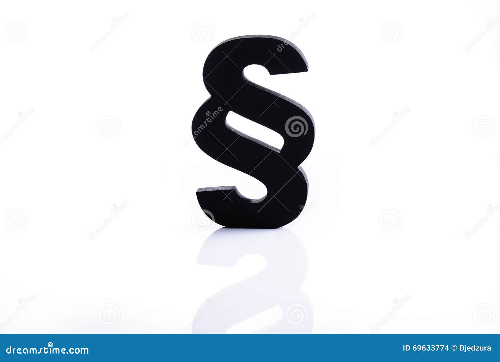 Schwarzer Hölzerner Paragraph Das Symbol Des Gesetzes Stockfoto - Bild ...