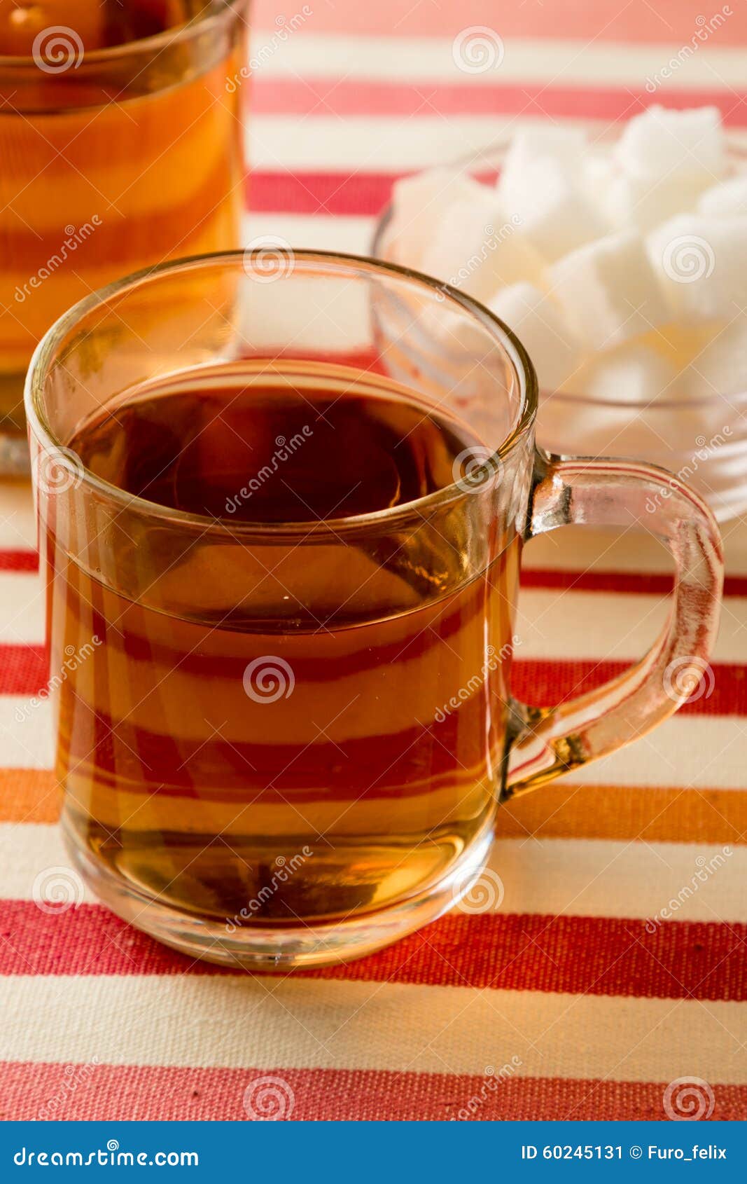 Schwarzer Tee mit Zucker stockbild. Bild von kraut, nave - 60245131