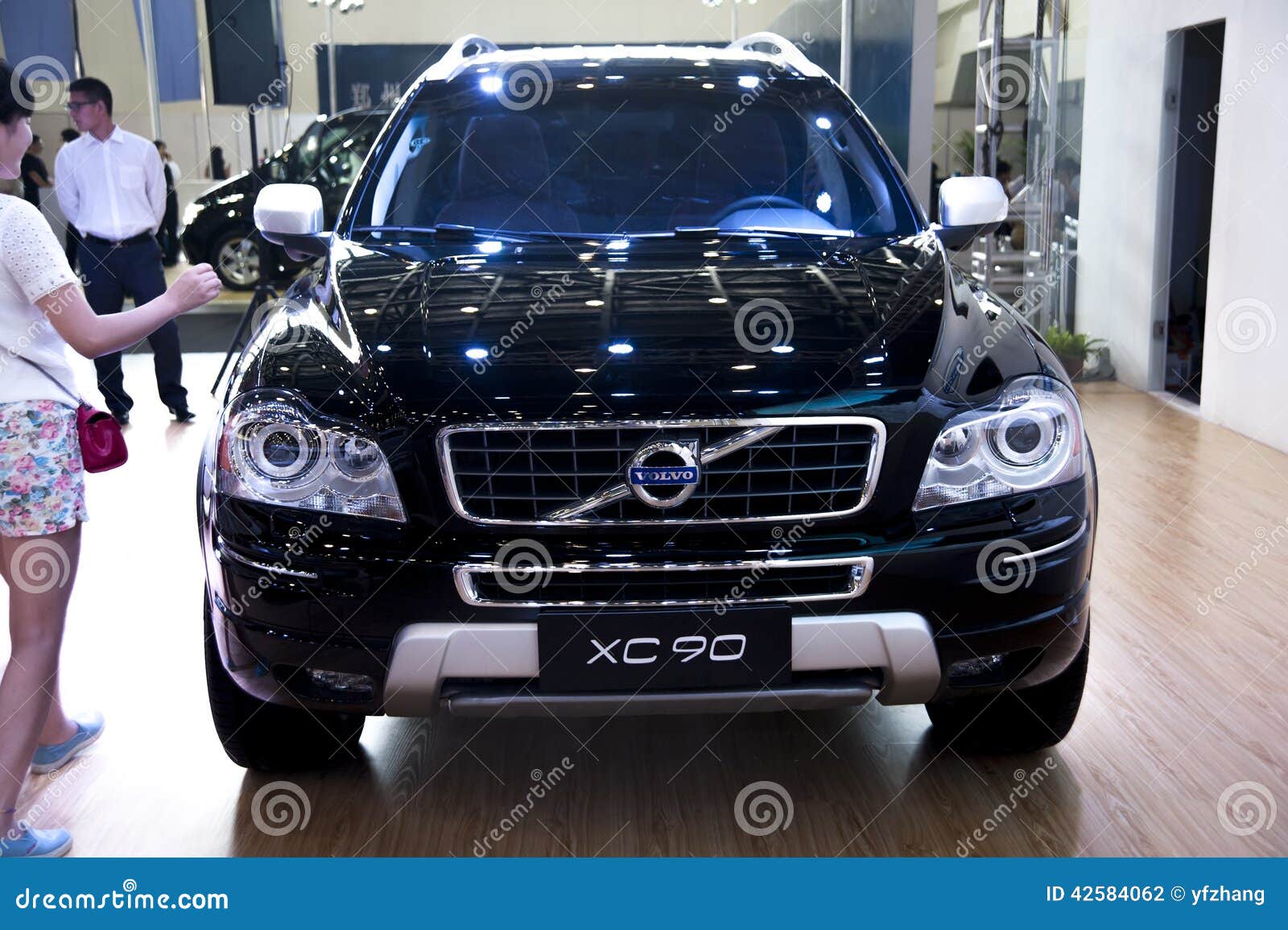 Schwarzes Auto Volvos xc90 redaktionelles stockfotografie. Bild von ...