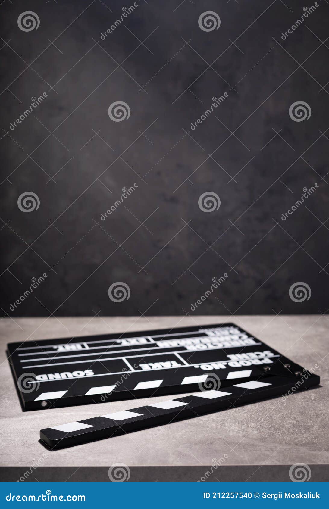 Schwarzes Filmscharnierventilbrett Oder Clapperboard Stockfoto - Bild ...