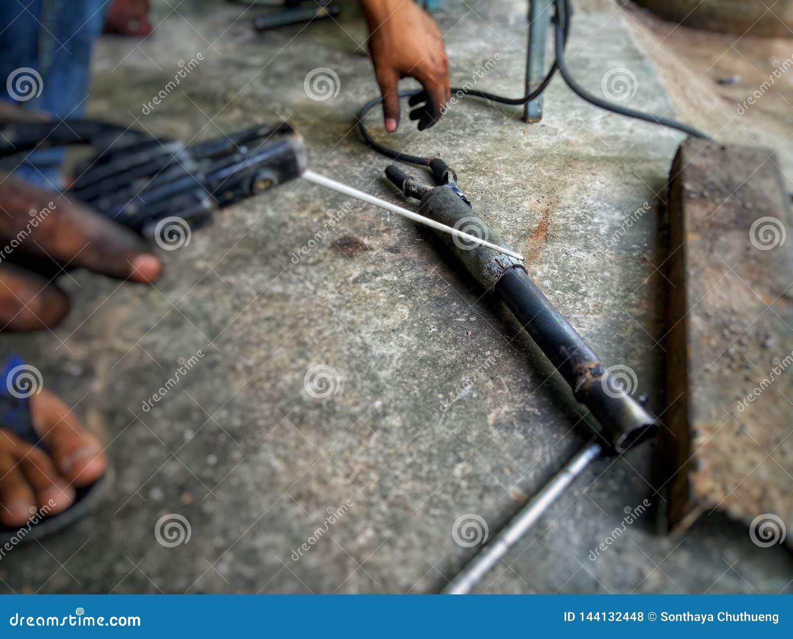 Schwei?er Sind Geschwei?tes Stahl Stockfoto - Bild von lichtbogen ...