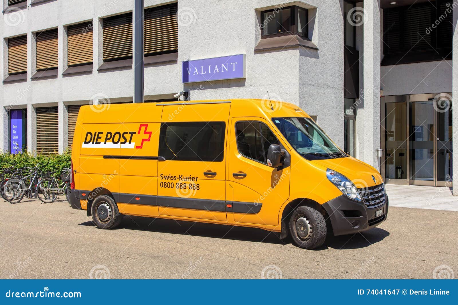 Schweizer Postauto redaktionelles stockfotografie. Bild von schweiz ...