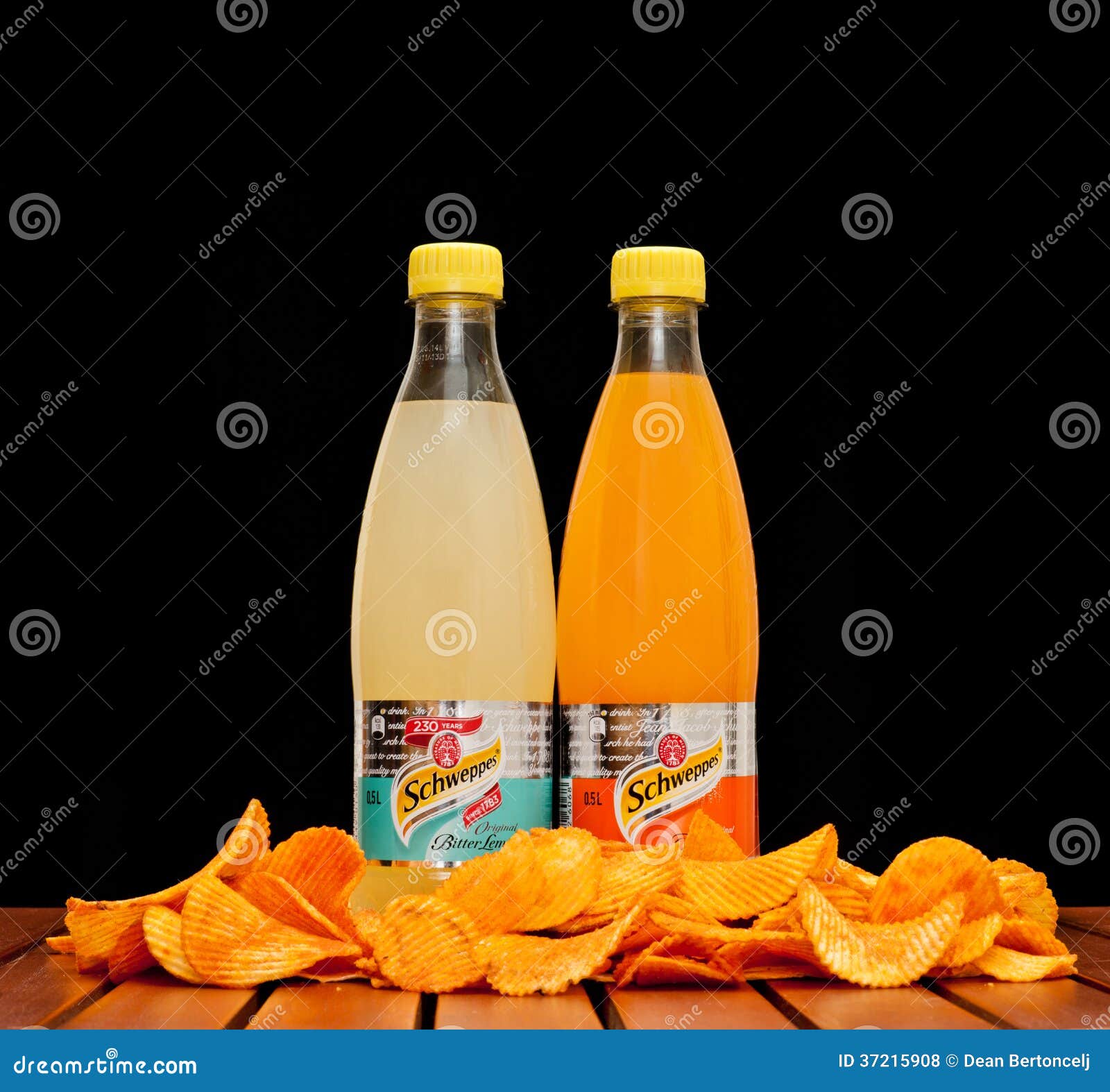 Schweppes photo stock éditorial. Image of doux, éclaboussé - 37215908