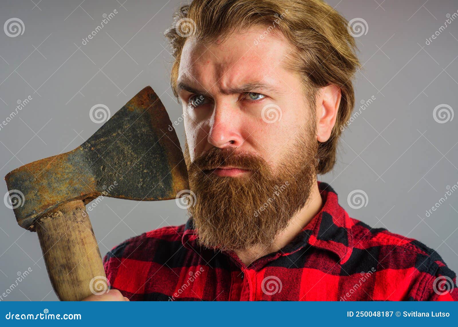 Schwerer Bartmann Mit Luke. Kanadischer Lumberjack Mit Alter Axt ...