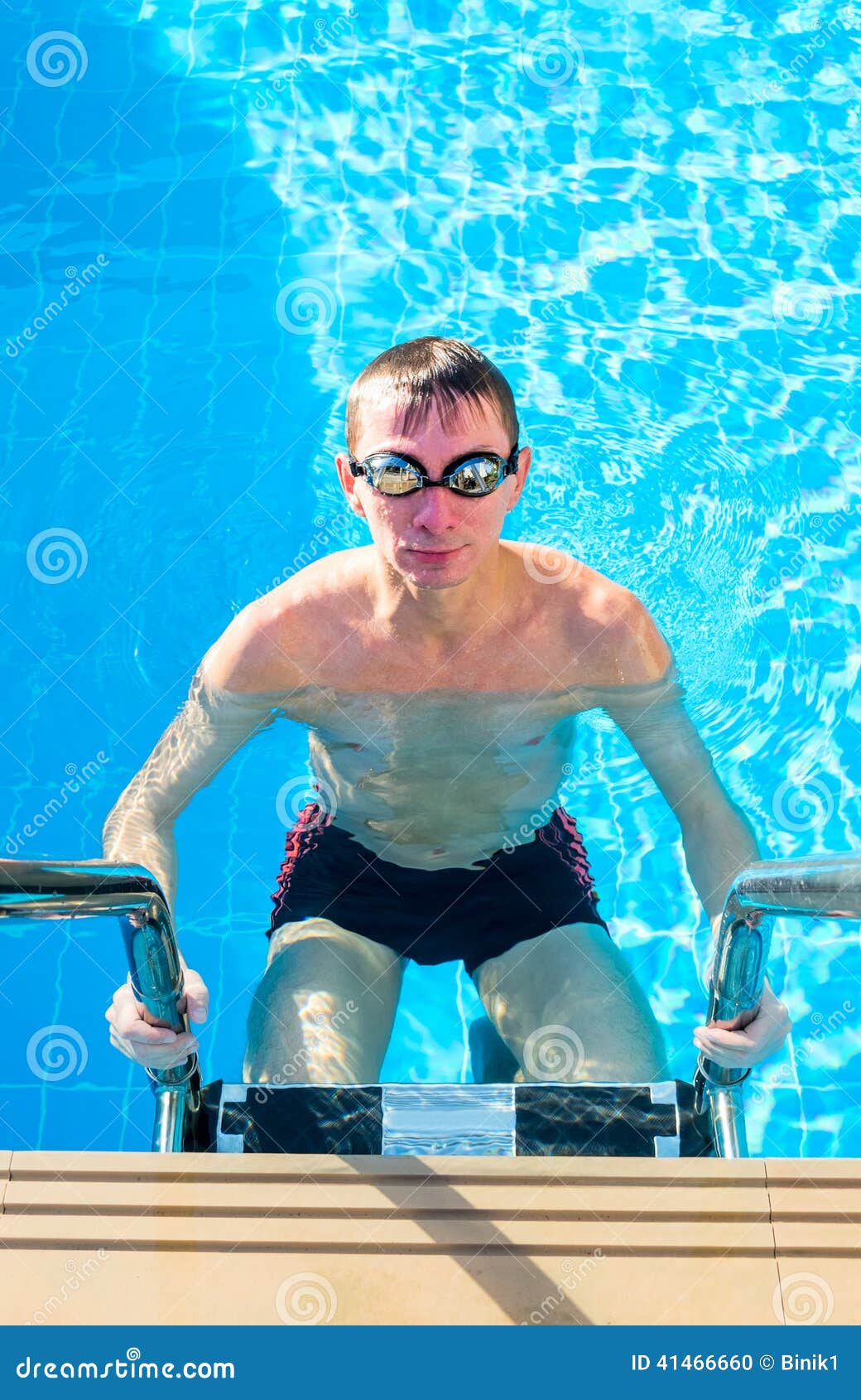 Schwimmer in einem Pool stockfoto. Bild von relax, meer - 41466660