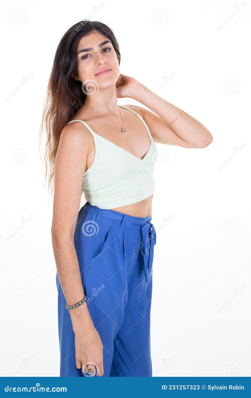 Schöne Süße Schlanke Lächelnd Süße Junge Frau über Weißem Hintergrund
