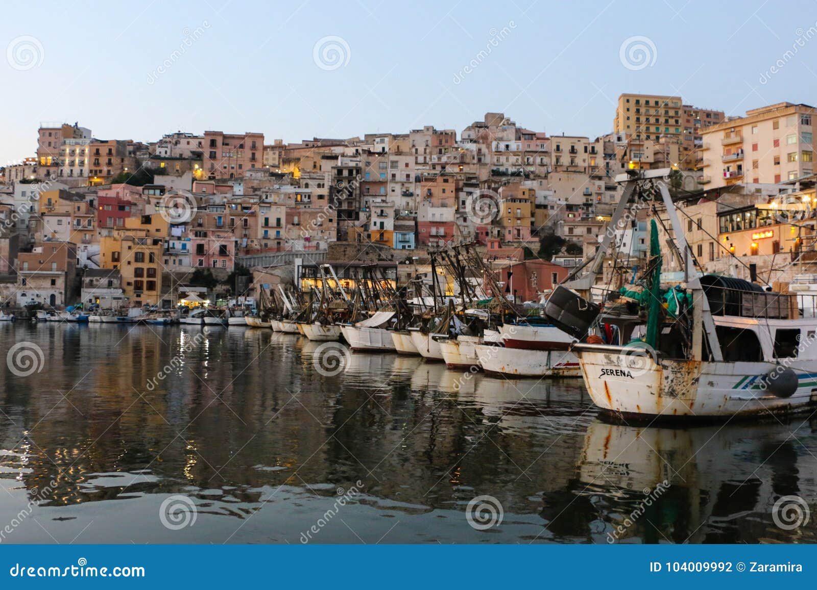 Sciacca fotografia editoriale. Immagine di pescatori - 104009992