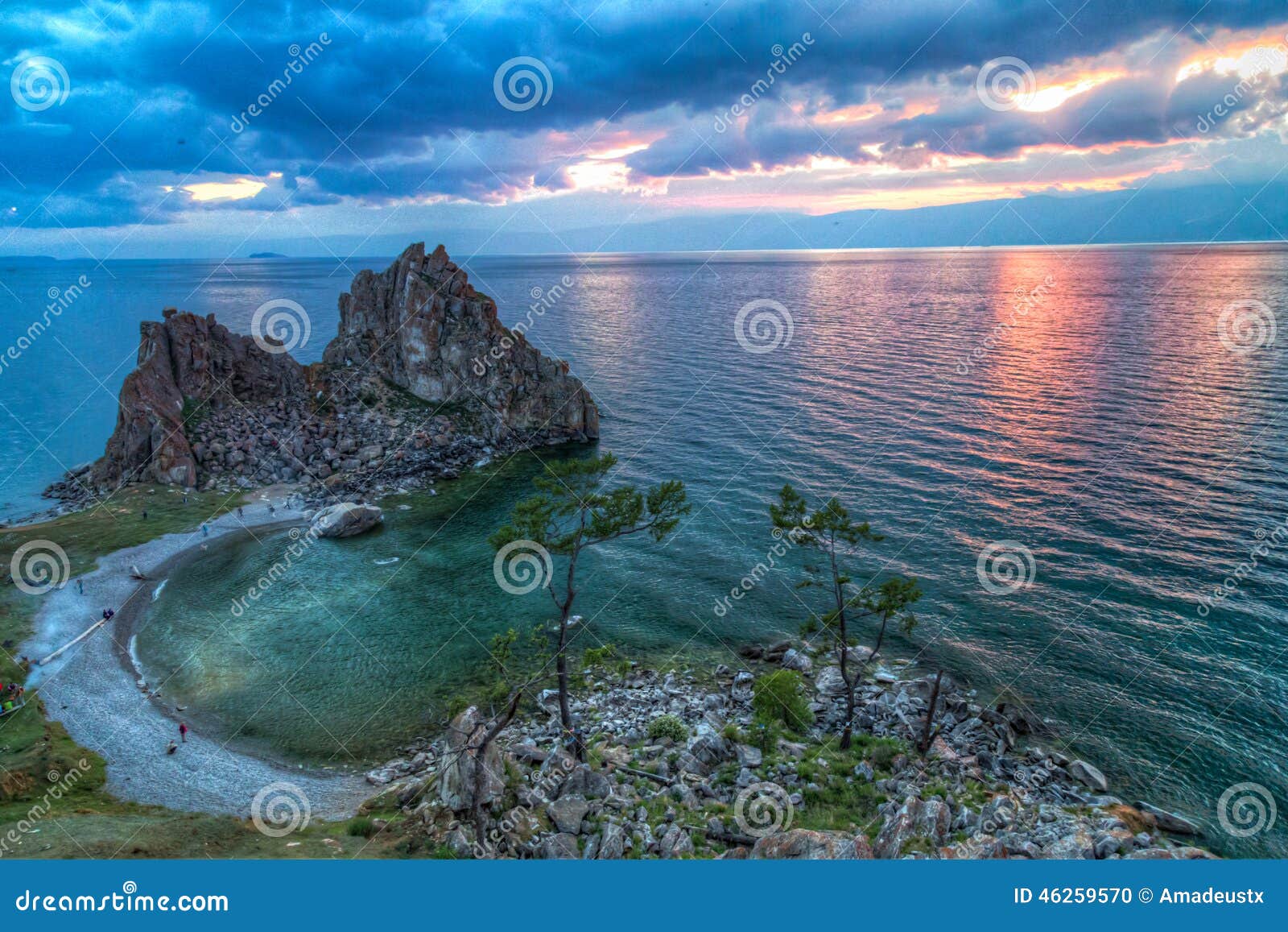 Sciamano Rock, Il Lago Baikal in Russia Fotografia Stock - Immagine di ...