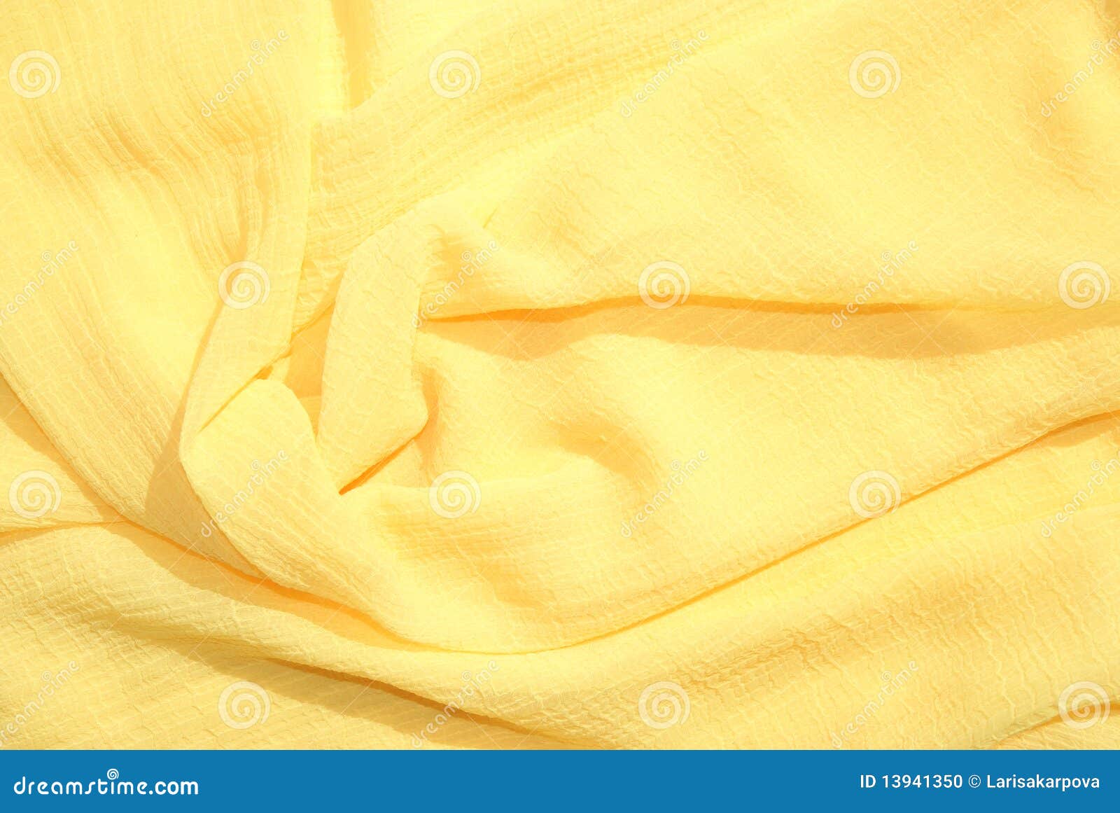 Sciarpa di seta gialla fotografia stock. Immagine di dissipa - 13941350