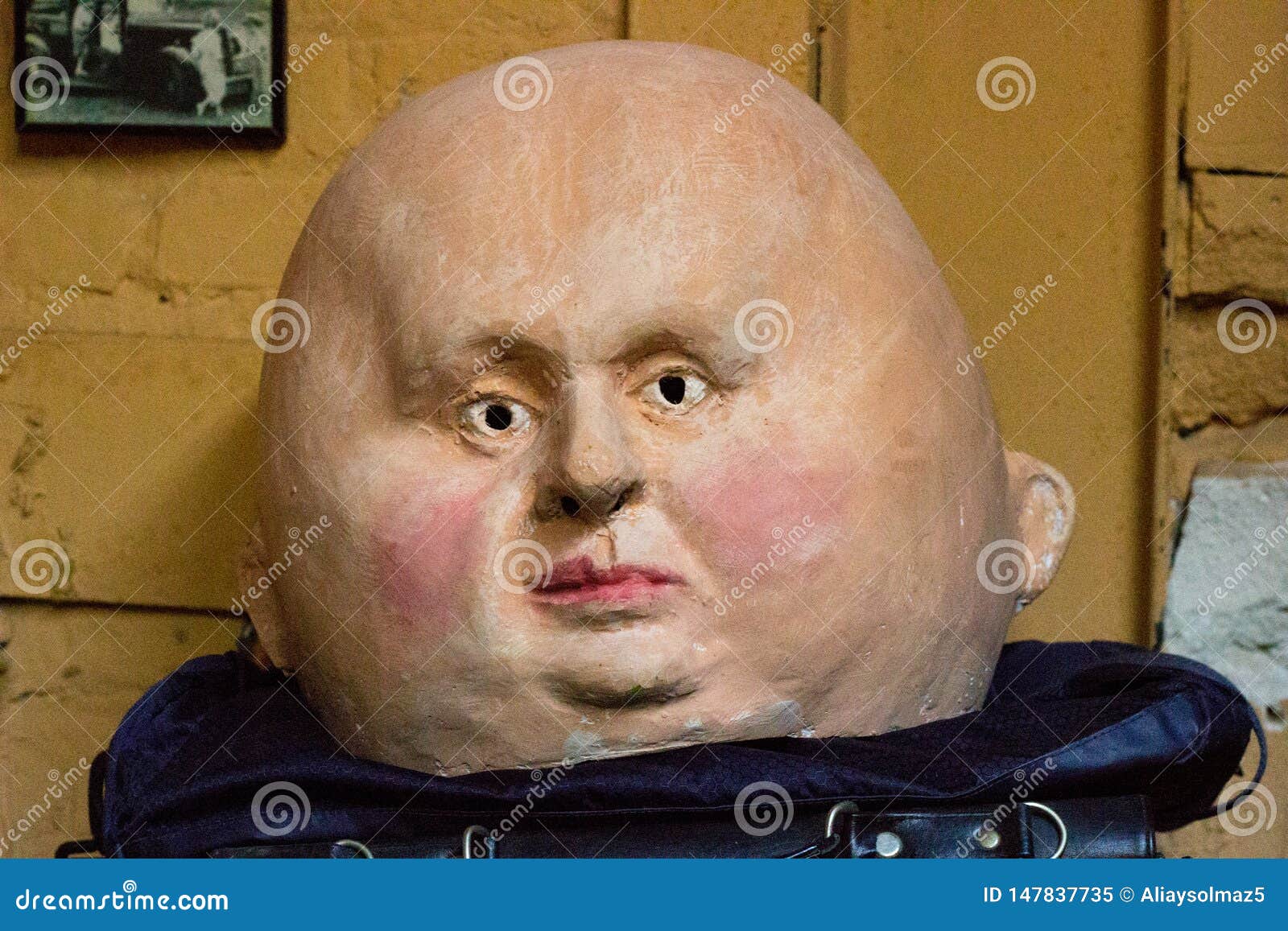 Science Fiction Character Mask - Kaagh Editorial Image - Image of hair ...