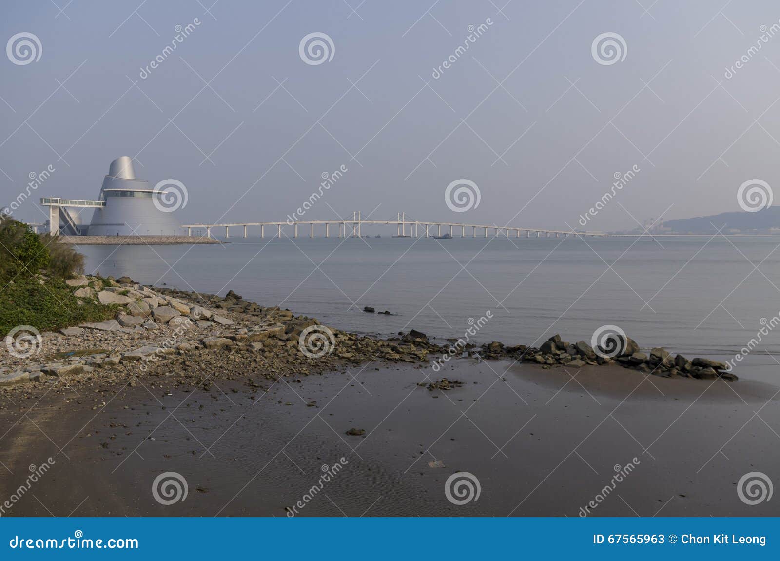 Science Museum and Amizade Bridge Stock Image - Image of landmark, east ...