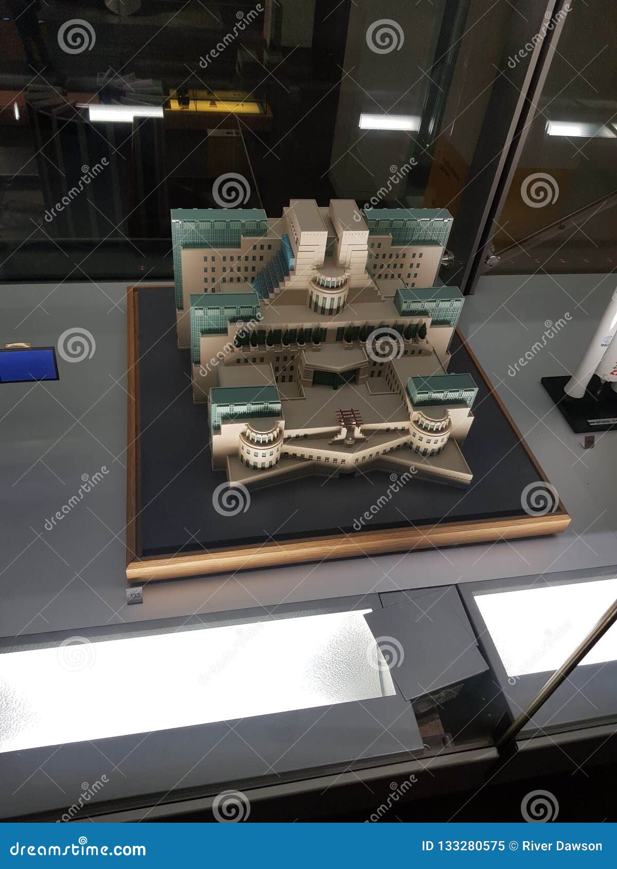 Models at Science Museum London Editorial Image - Image of exhibits ...