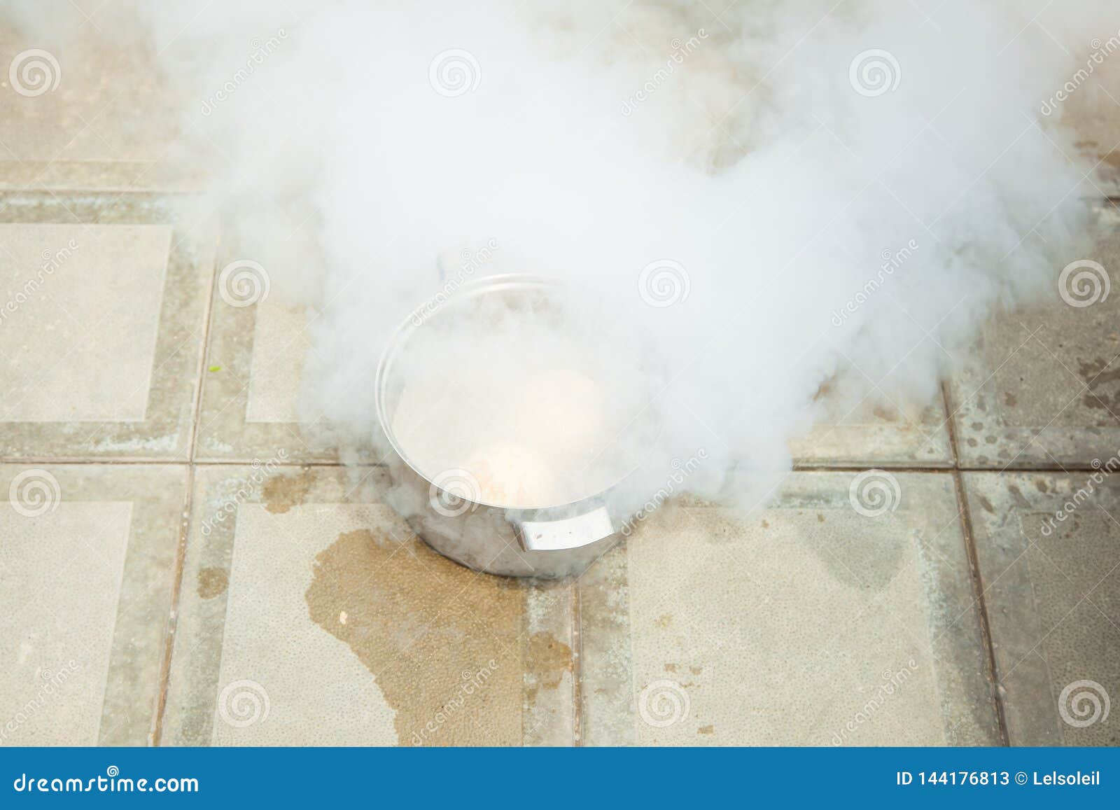 Science Show with Liquid Nitrogen for Kids Stock Image - Image of ...