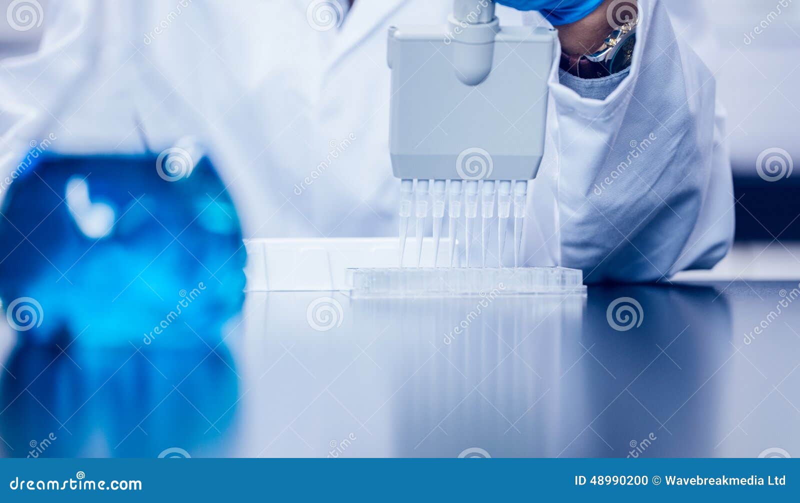 Science Student Using Electronic Pipette Stock Photo - Image of ...