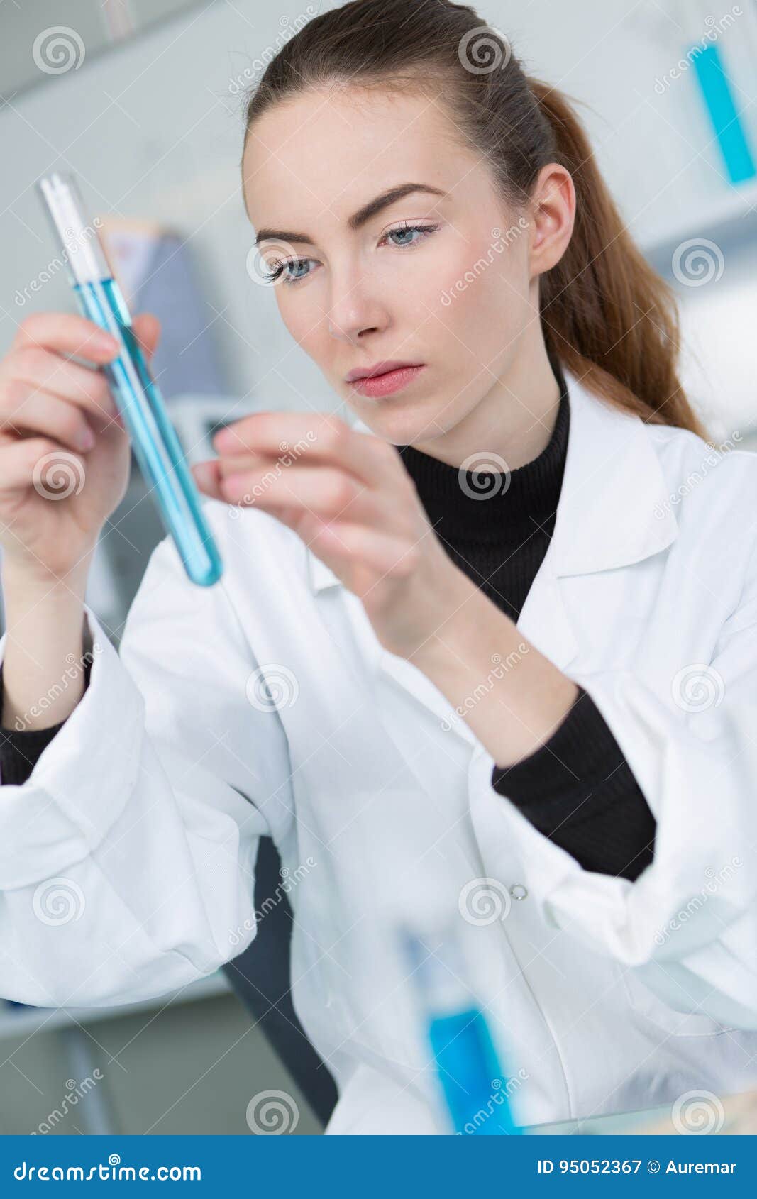 Science Student Using Pipette in Lab at University Stock Image - Image ...